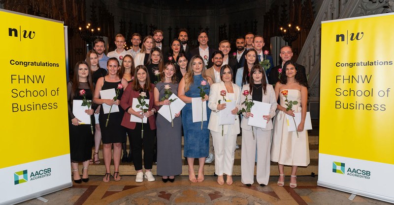 Hochschule für Wirtschaft FHNW vergibt 547 Bachelor- und Master-Diplome