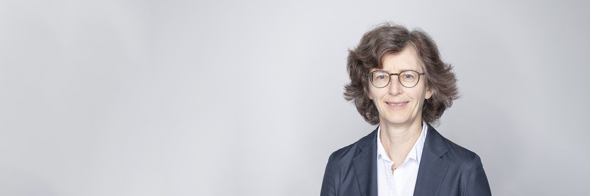 Prof. Dr. Esther Gelle